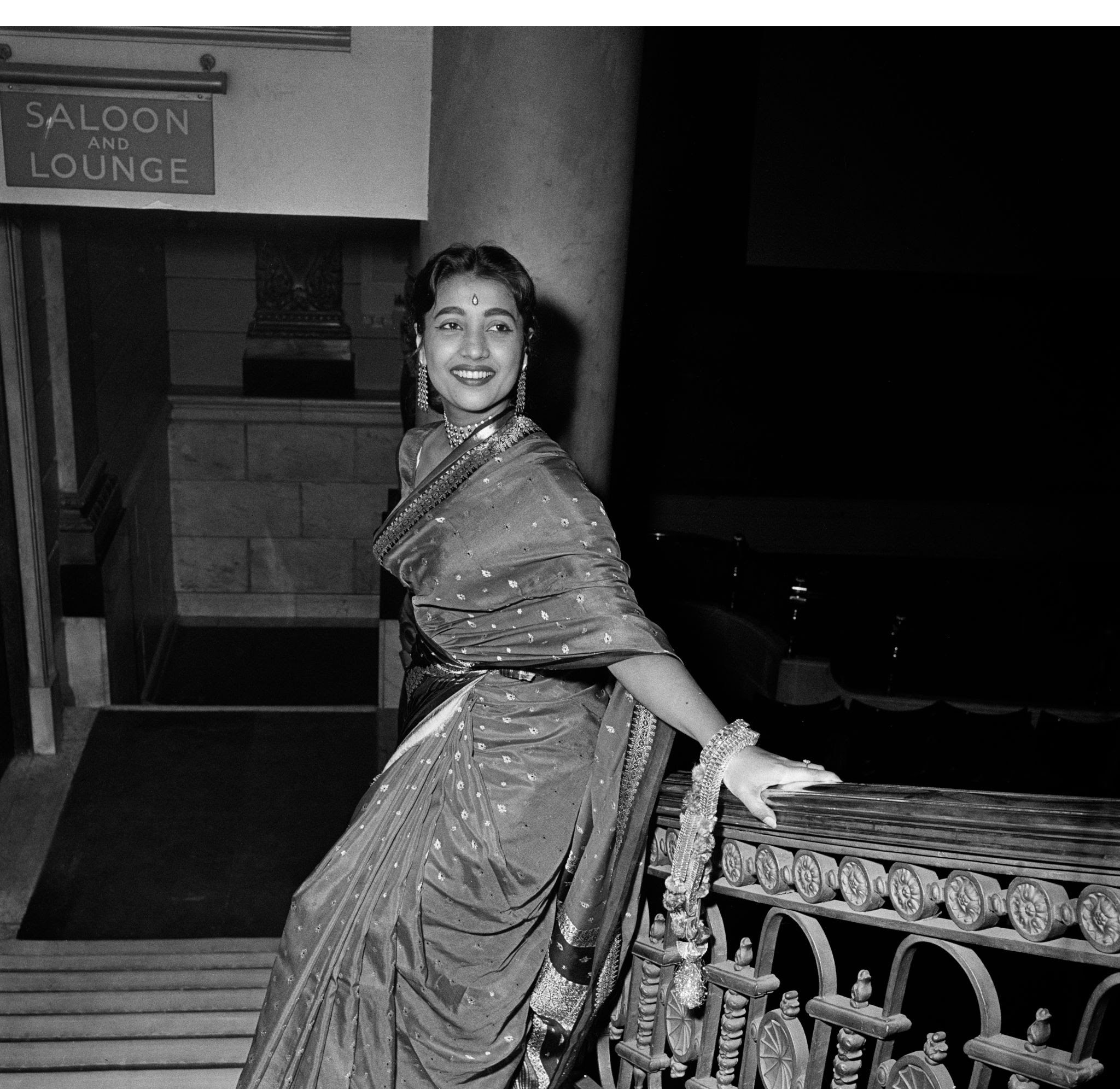 a different suchitra sen by avik chatterjee অন্য সুচিত্রা সেন